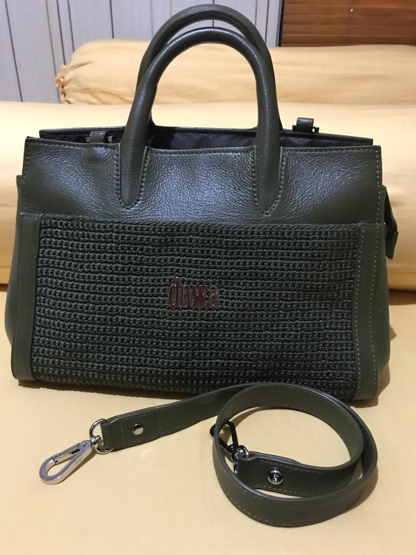 Tas Dowa, Barang Mewah, Tas & Dompet di Carousell