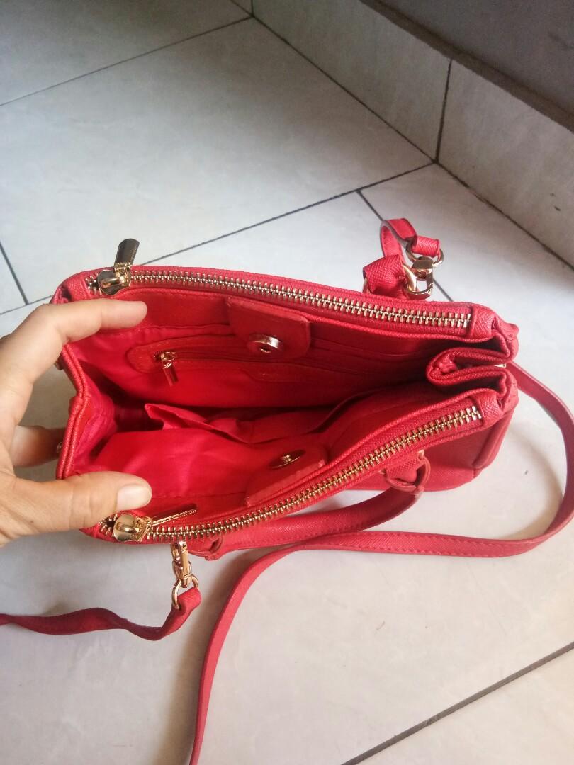 Tas merah imut cantik, Fesyen Wanita, Tas & Dompet di Carousell