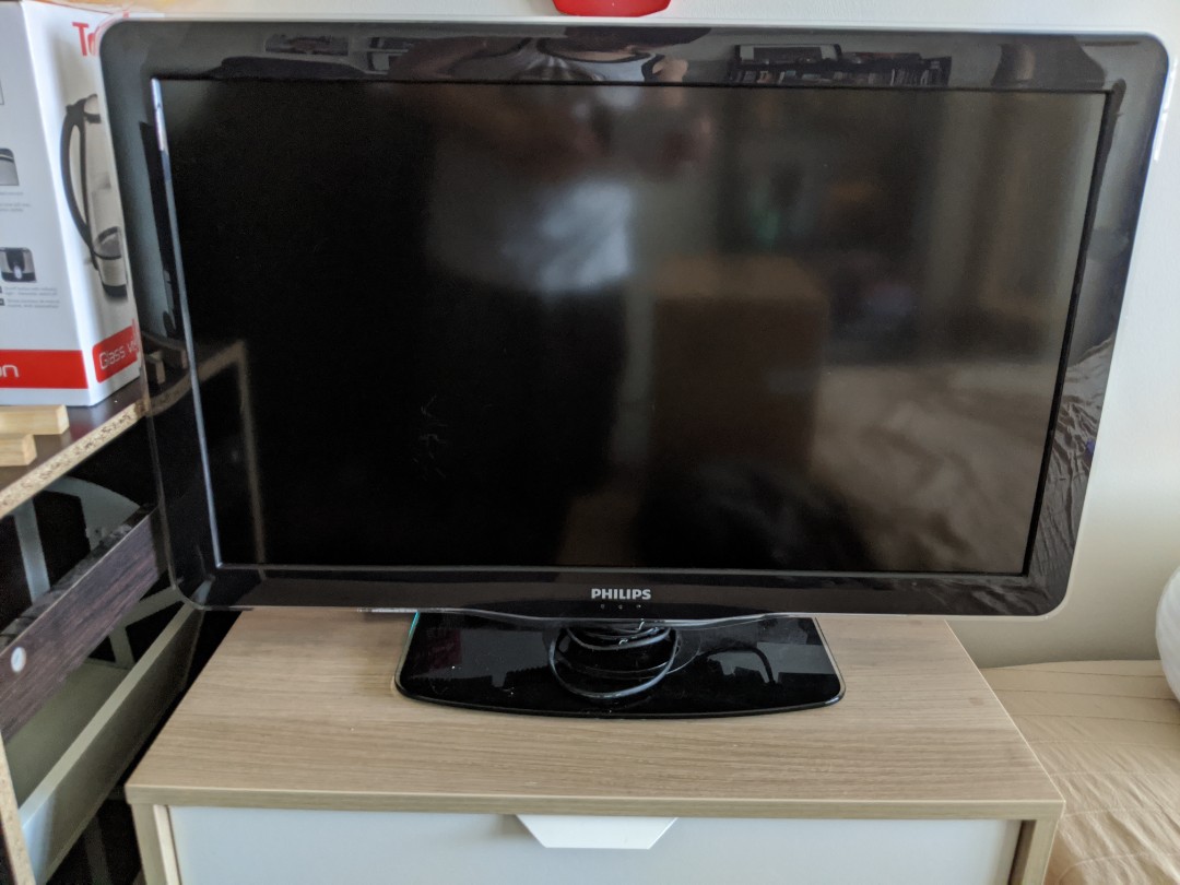 Philips 32 inch LCD TV, TV & Home Appliances, TV & Entertainment, TV on ...