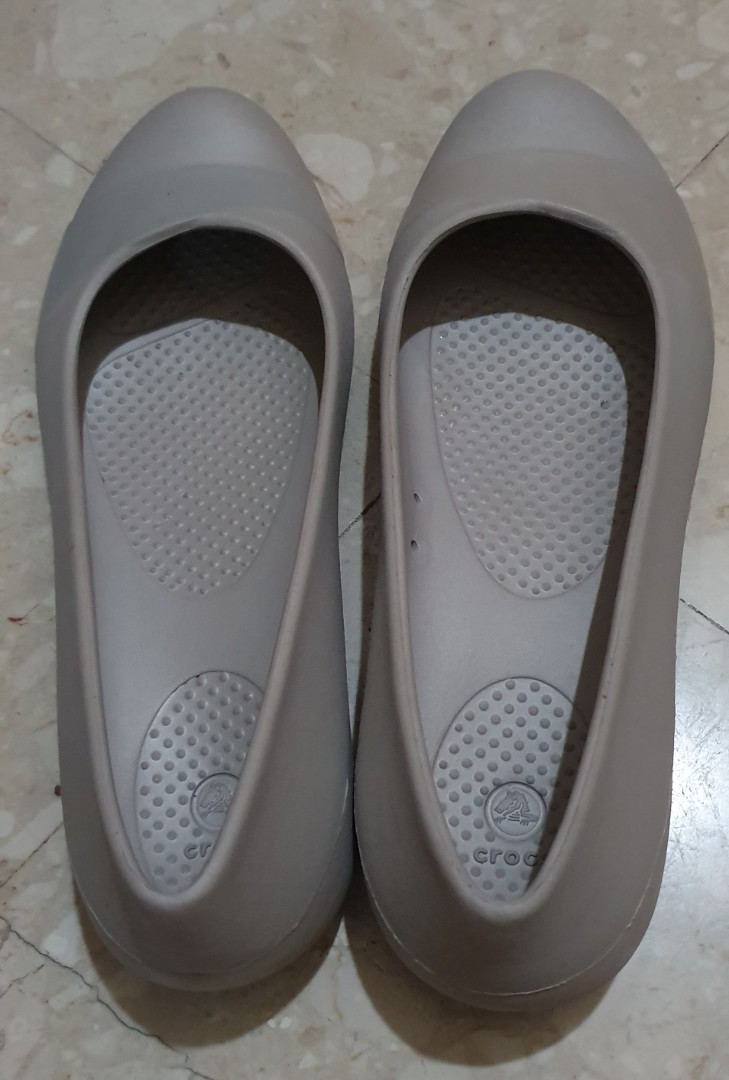 Crocs ladies pump, Women's Fashion, Footwear, Flipflops and Slides on ...