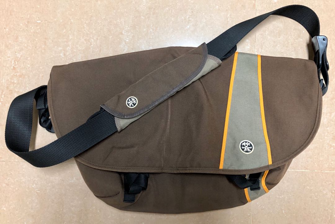 Crumpler Messenger Bag (The Complete Seed), Men's Fashion, Bags, Sling ...