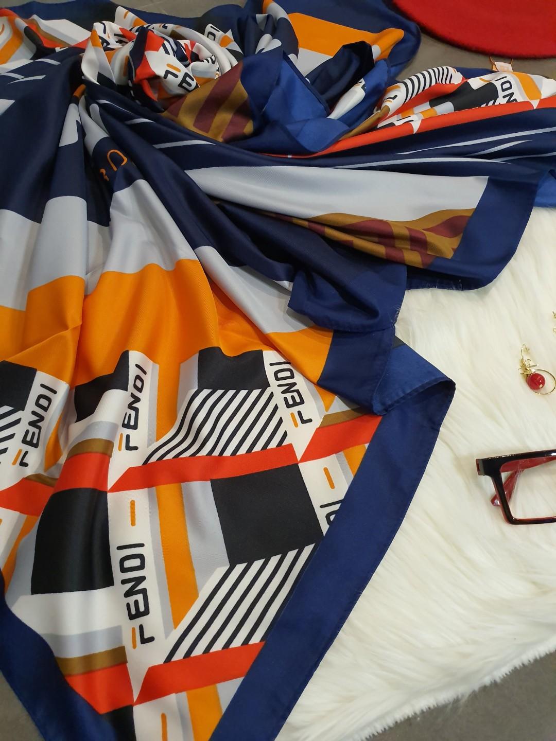 Syal satin sutra Fendi Roma navy blue n gray, Fesyen Wanita, Aksesoris ...