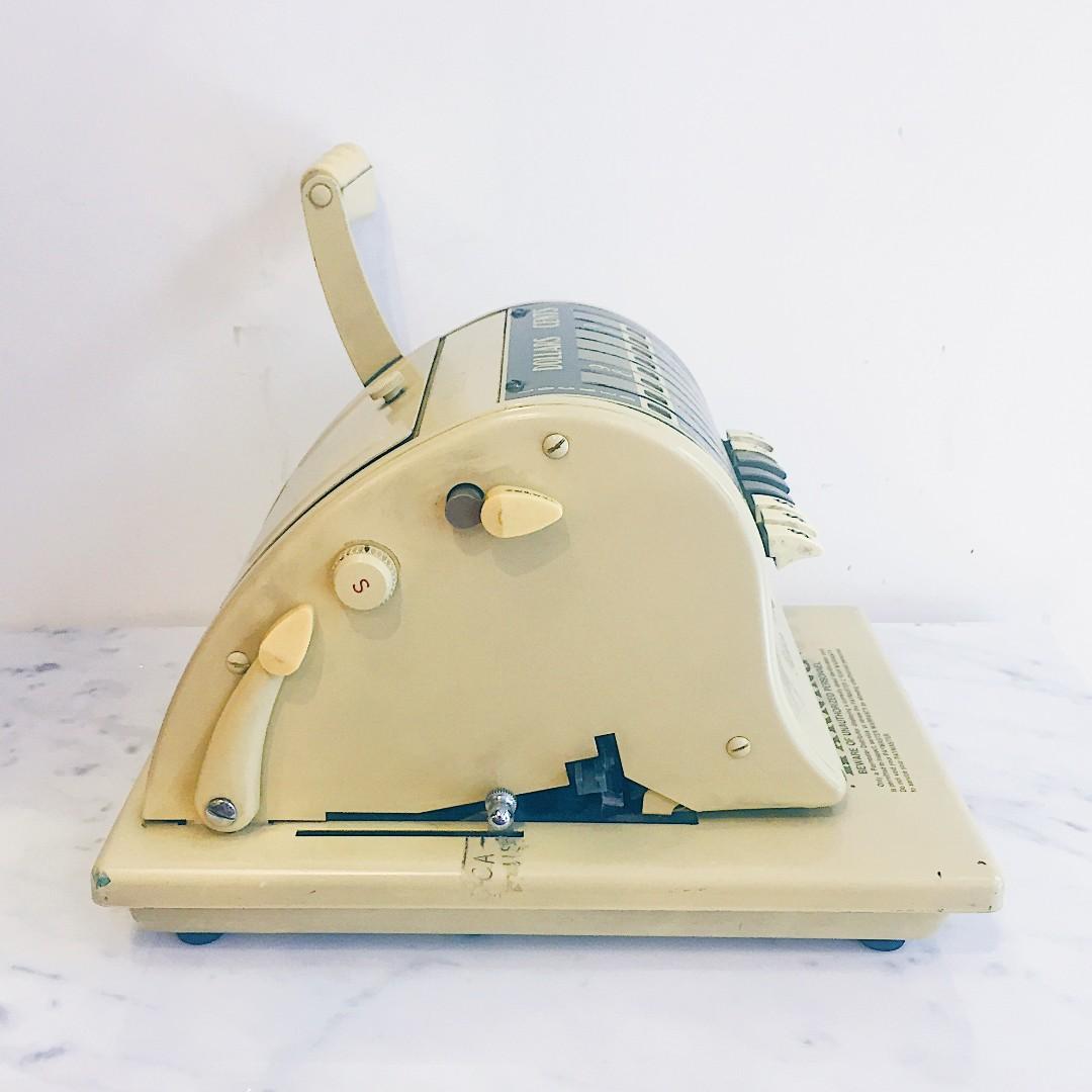 Vintage Butter Yellow Cheque Writer, 興趣及遊戲, 收藏品及紀念品, 古董收藏 - Carousell