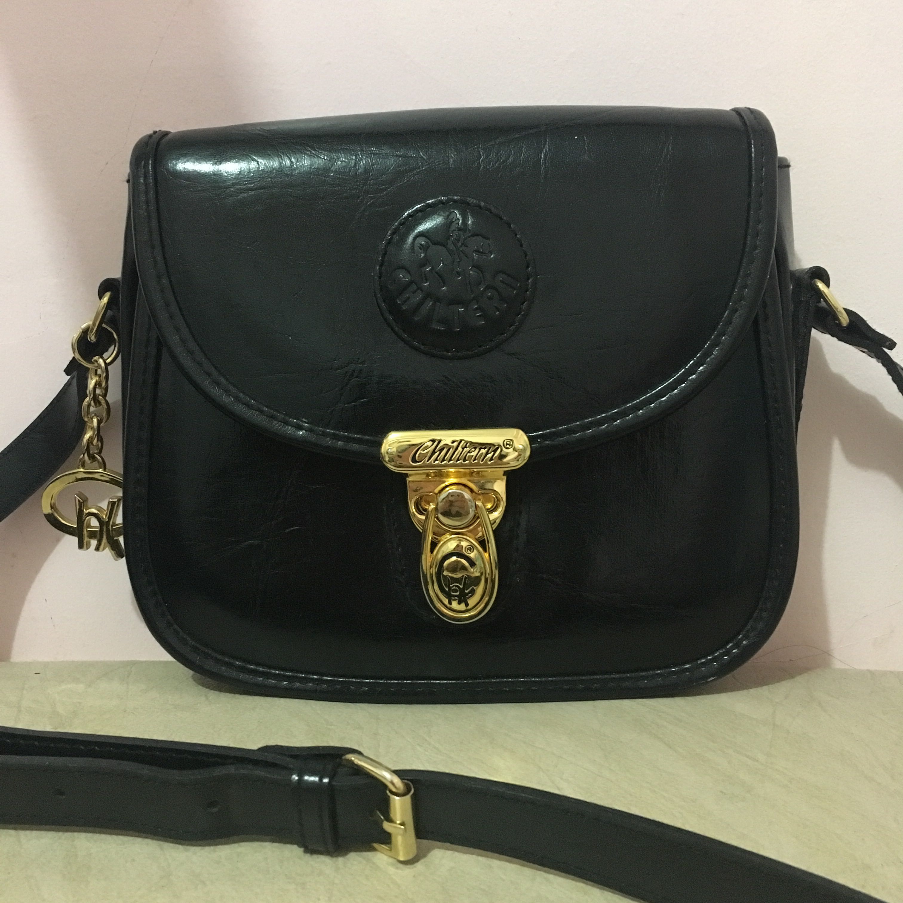 Vintage Chiltern Crossbody Bag, Women's Fashion, Bags & Wallets, Cross ...