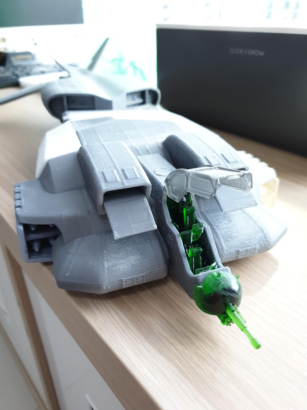 ASSEMBLED Alien Dropship UD-4 Cheyenne with APC, Hobbies & Toys, Toys ...