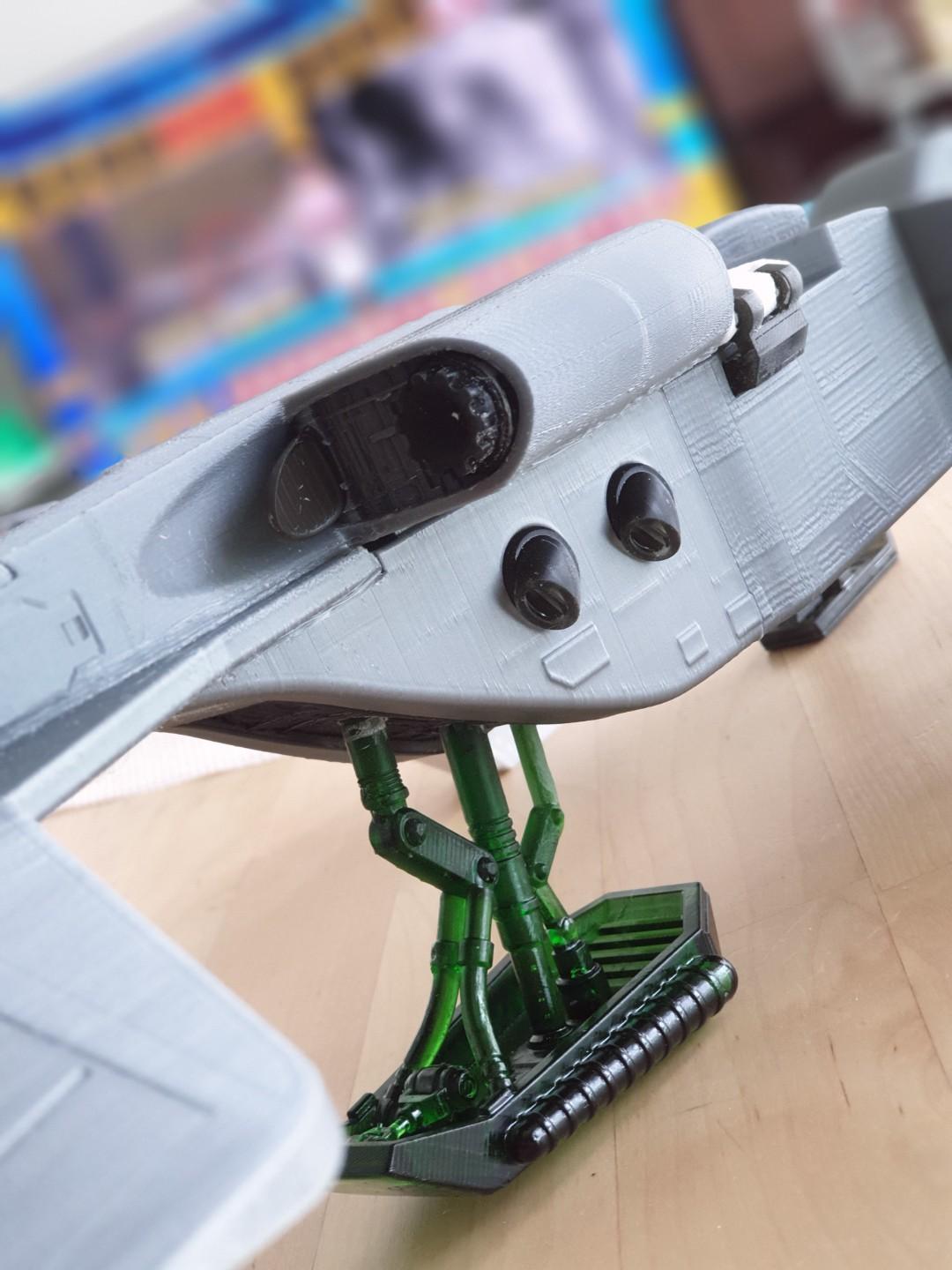 ASSEMBLED Alien Dropship UD-4 Cheyenne with APC, Hobbies & Toys, Toys ...