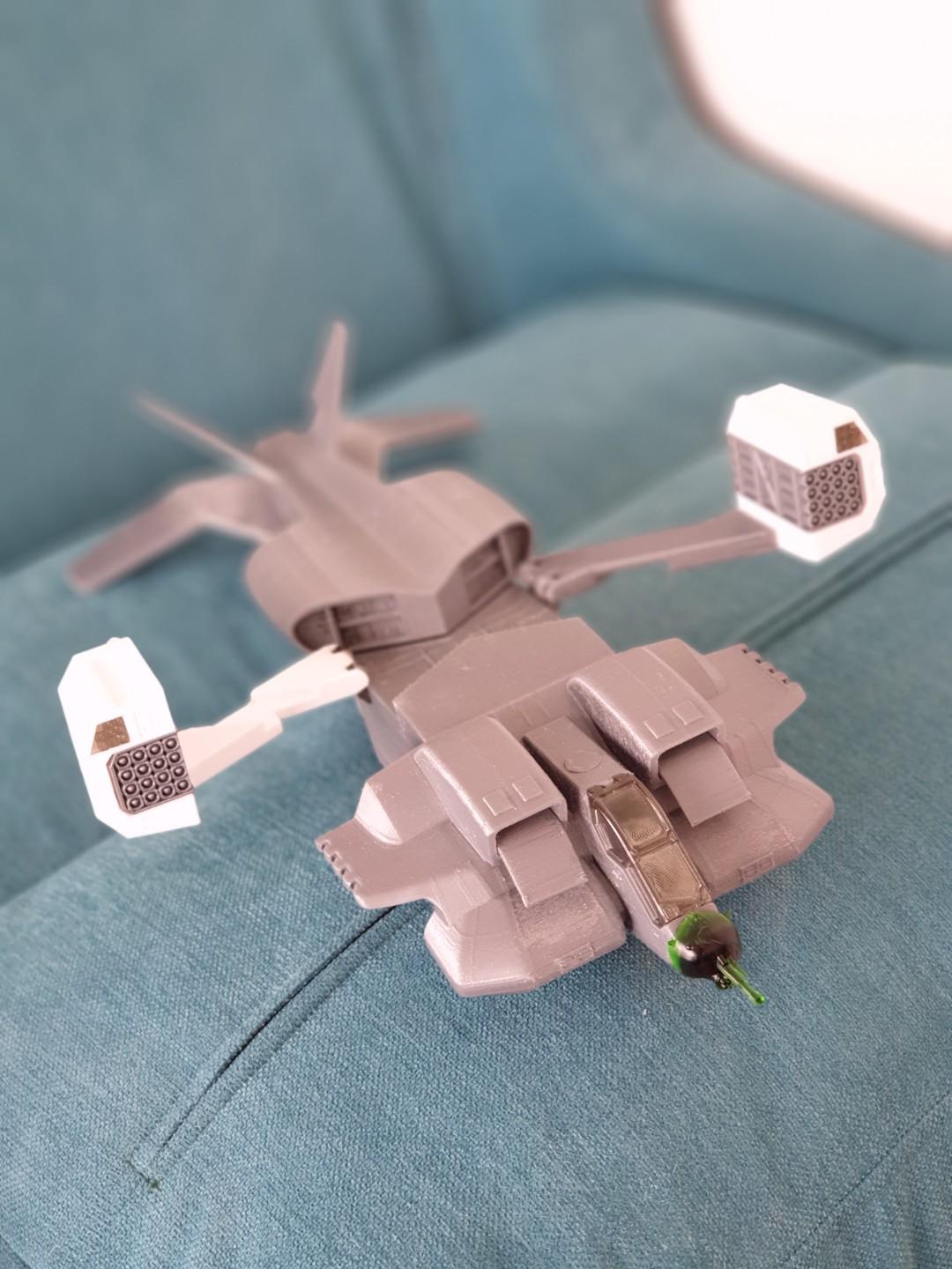 ASSEMBLED Alien Dropship UD-4 Cheyenne with APC, Hobbies & Toys, Toys ...