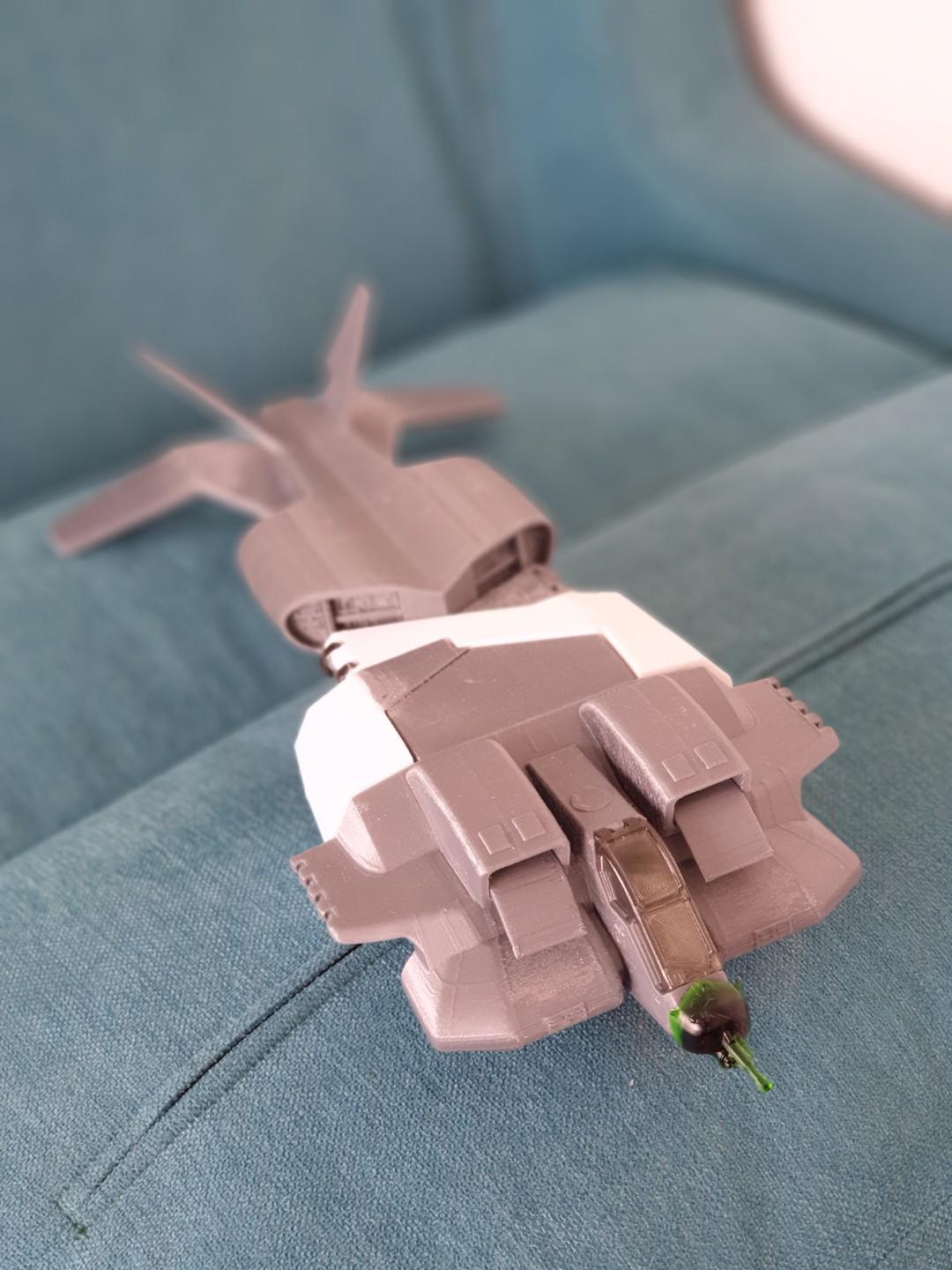 ASSEMBLED Alien Dropship UD-4 Cheyenne with APC, Hobbies & Toys, Toys ...