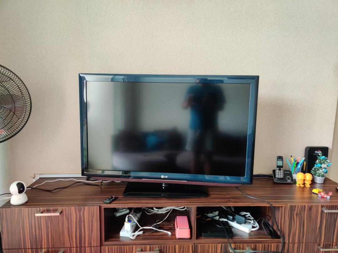 LG old tv, not working for free, TV & Home Appliances, TV ...