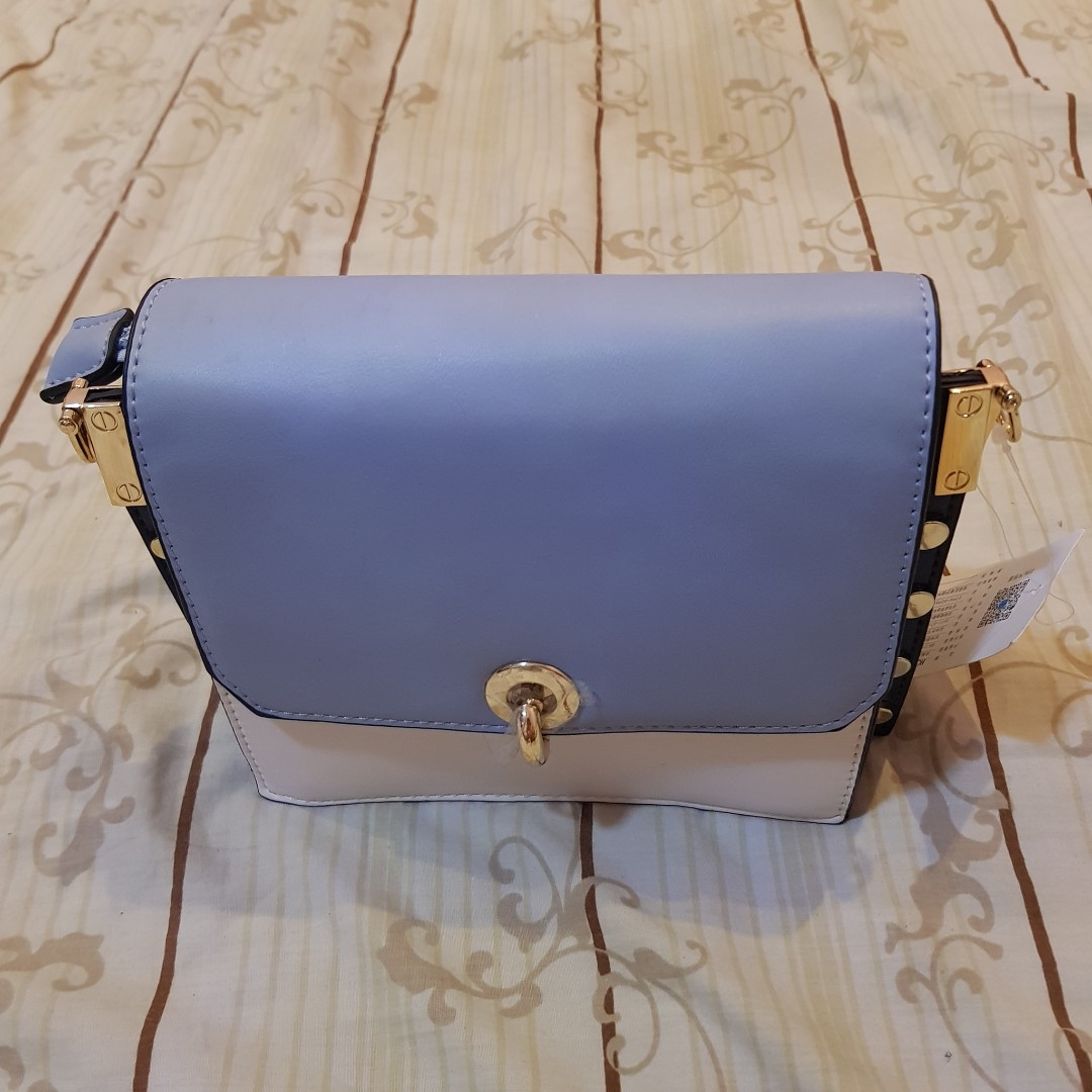 Original HOW.R.U Square Sling Bag in Powder Blue, Women's Fashion, Bags ...