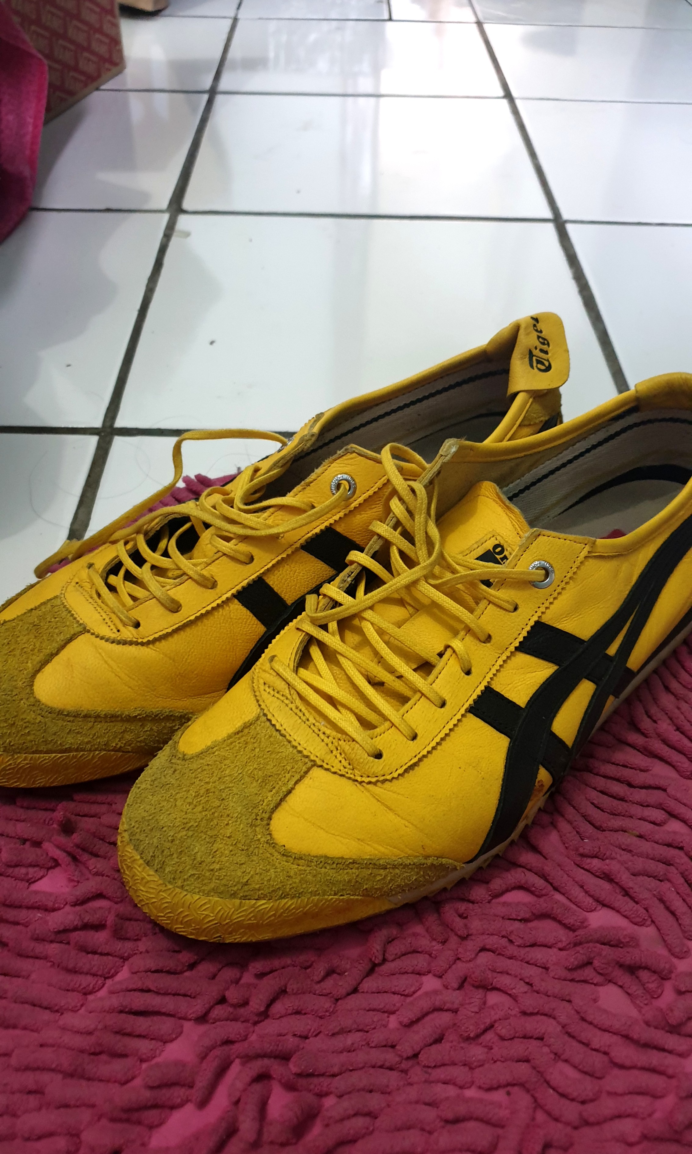 Sepatu Onitsuka Tiger original, Fesyen Pria, Sepatu , Sneakers di Carousell