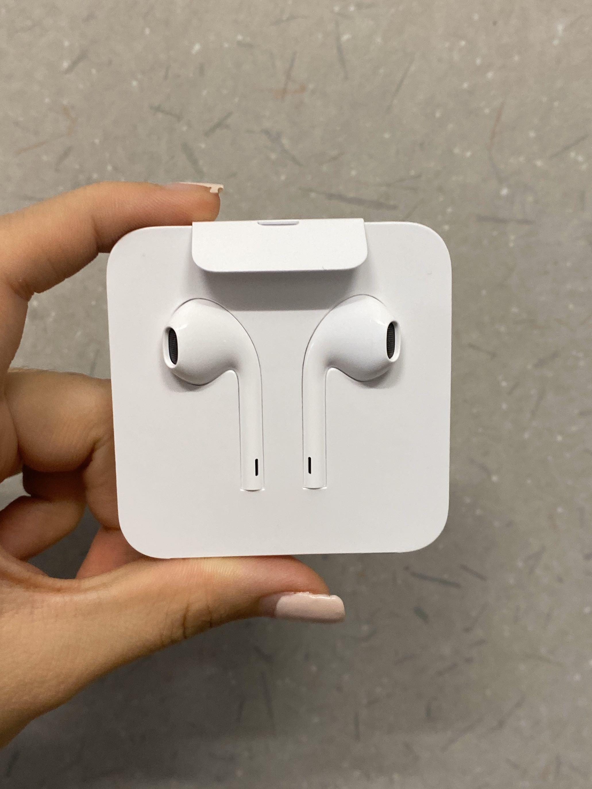 Apple EarPods - Lightening Cable, Mobile Phones & Gadgets, Mobile ...