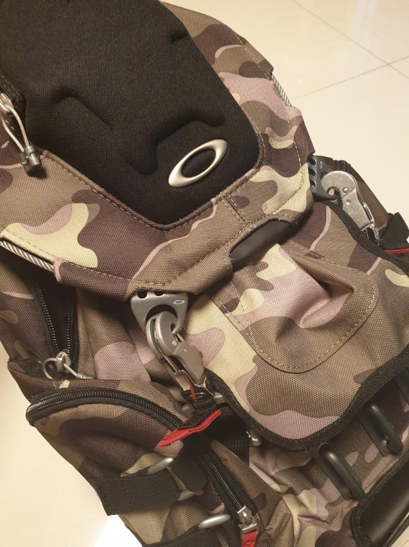 Rare US Camo edition Oakley Backpack, Men's Fashion, Bags & Wallets ...