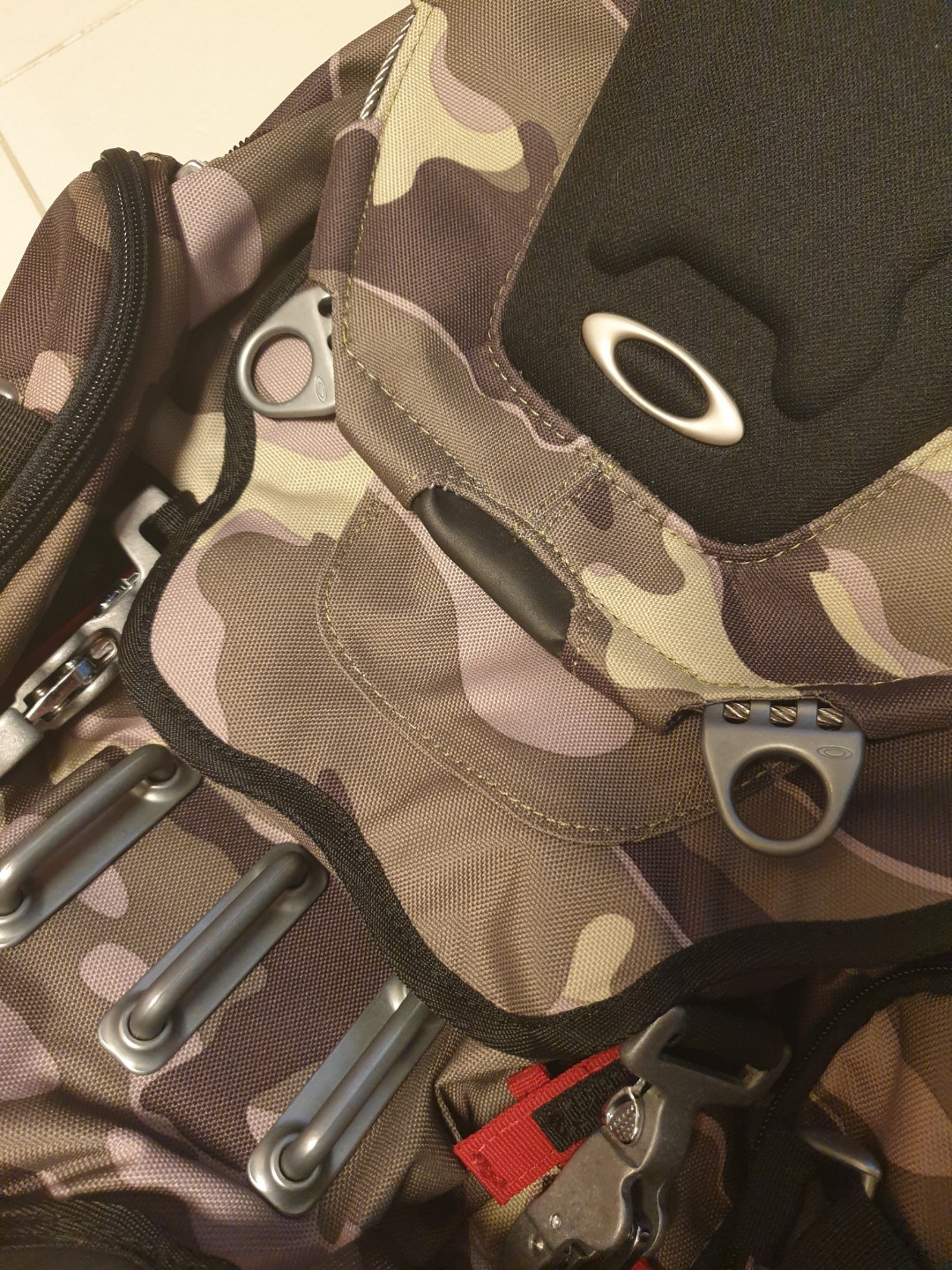 Rare US Camo edition Oakley Backpack, Men's Fashion, Bags & Wallets ...