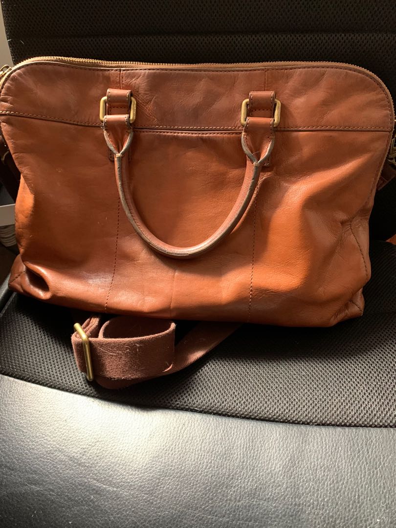 Tas kulit Original Fossil, Fesyen Wanita, Tas & Dompet di Carousell