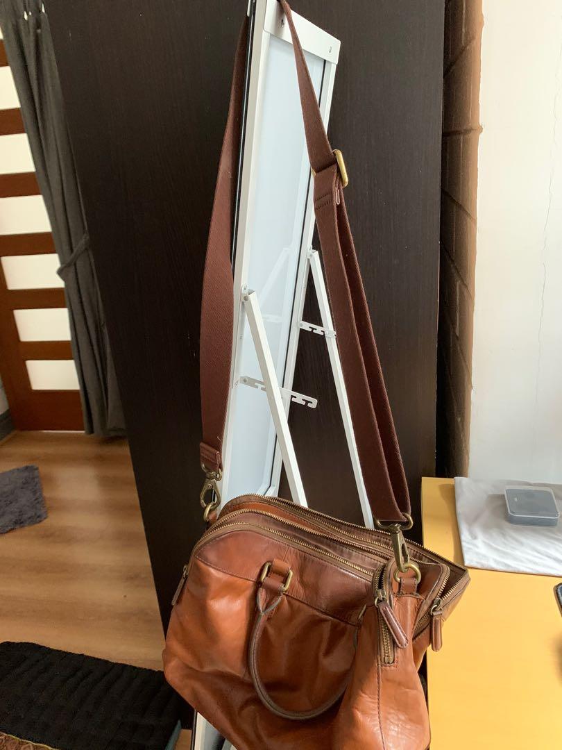 Tas kulit Original Fossil, Fesyen Wanita, Tas & Dompet di Carousell