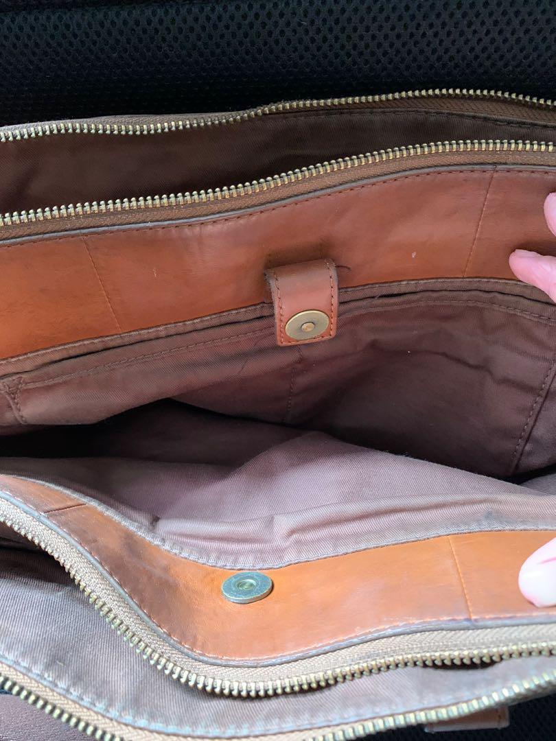 Tas kulit Original Fossil, Fesyen Wanita, Tas & Dompet di Carousell