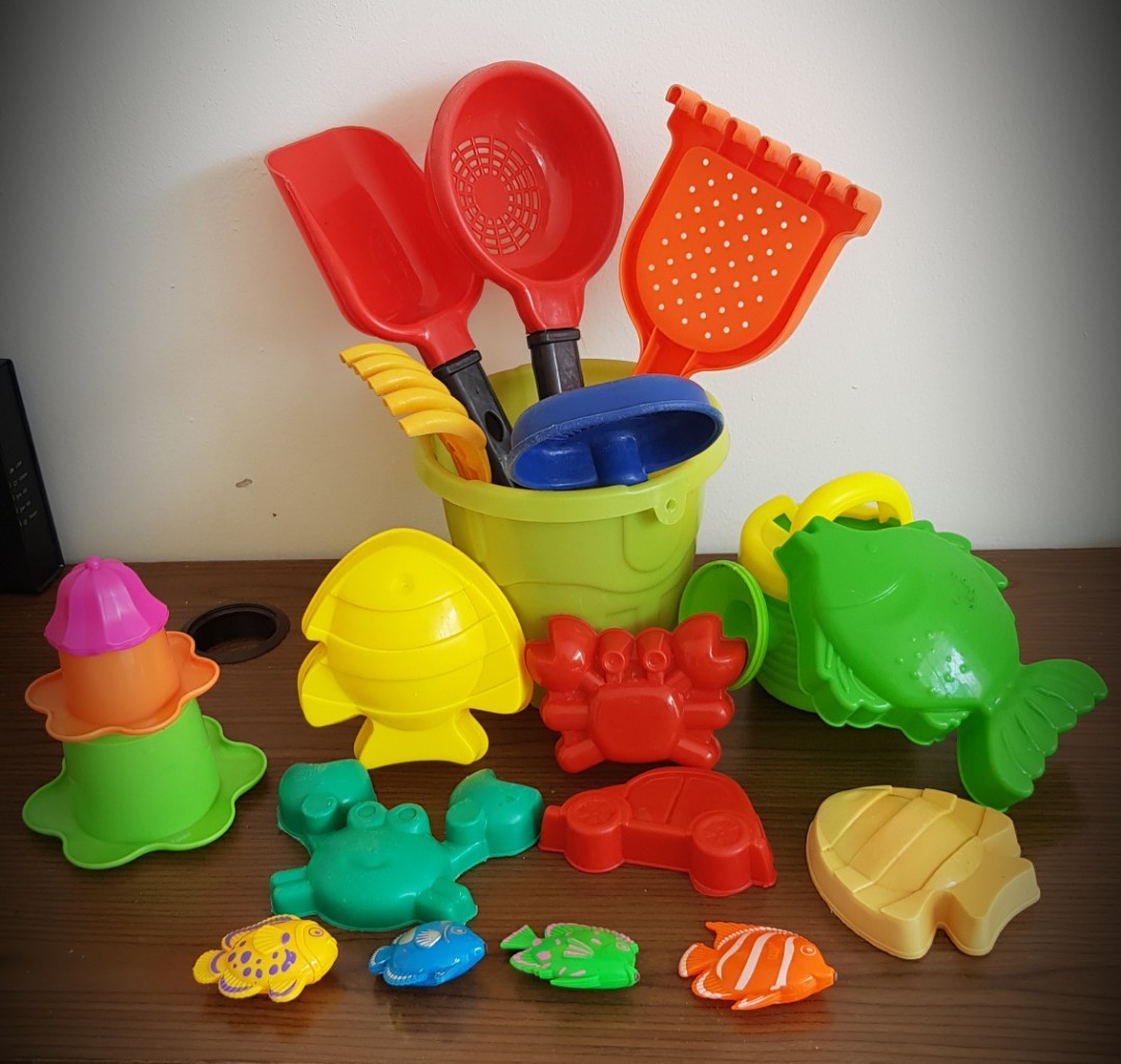 Mainan pantai, Toys & Collectibles, Mainan di Carousell