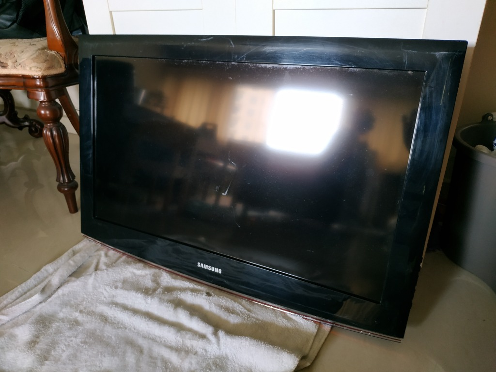 Samsung 32" LCD TV (Model No: LA32B450C4M), TV & Home Appliances, TV & Entertainment, TV on ...