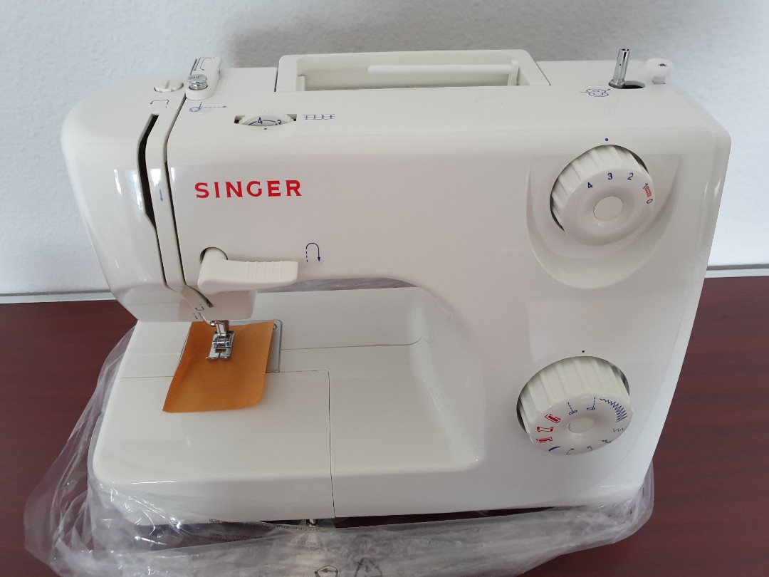 SINGER 8280 Sewing Machine, Design & Craft, Craft Supplies & Tools on ...