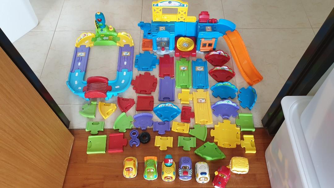 Vtech Toot Toot Drivers Traffic Light and Garage Set, Hobbies & Toys ...