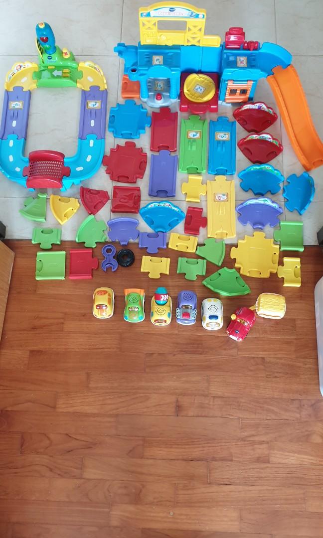 Vtech Toot Toot Drivers Traffic Light and Garage Set, Hobbies & Toys ...