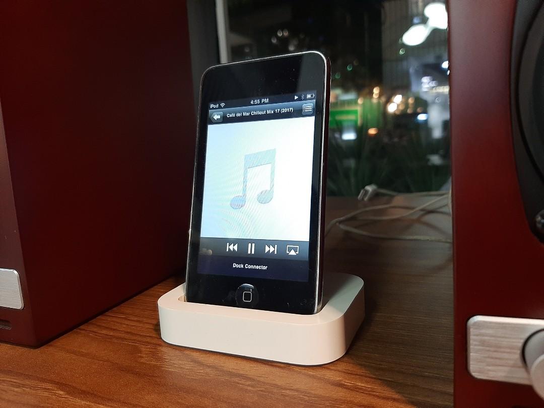 Apple Iphone/Ipod Docking Station, Audio, Portable Audio Accessories on ...