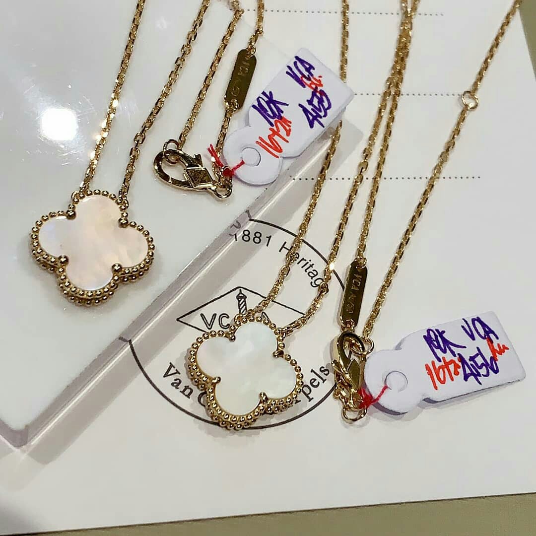 Vca 18k hongkong settings #pawnable, Women's Fashion, Jewelry ...