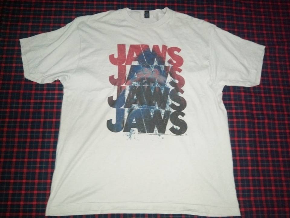 Jaws Movie Tee XL (Kod TS5630), Men's Fashion, Tops & Sets, Tshirts ...
