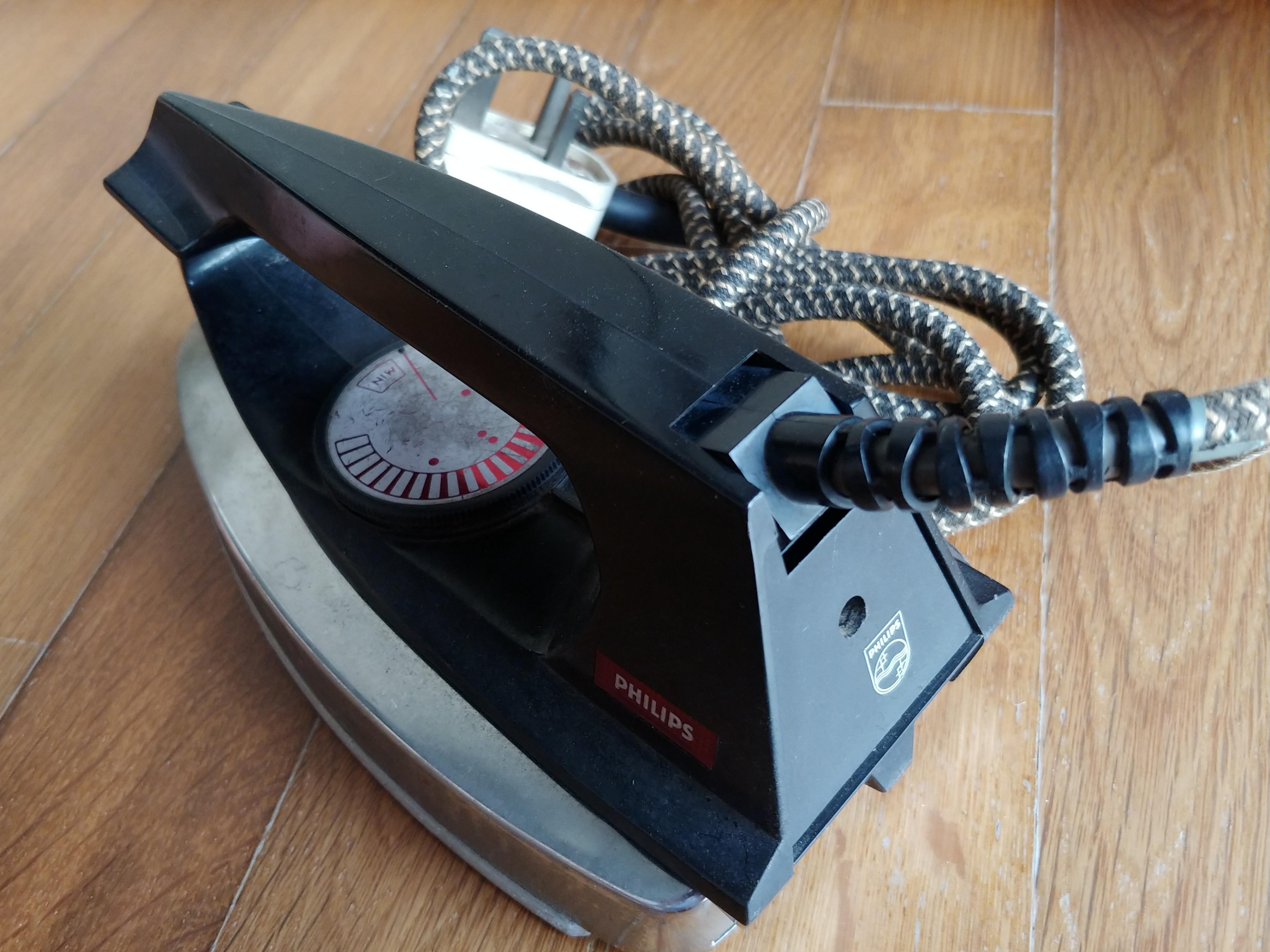 Vintage Philips iron from the 70's / 80's, Hobbies & Toys, Memorabilia ...