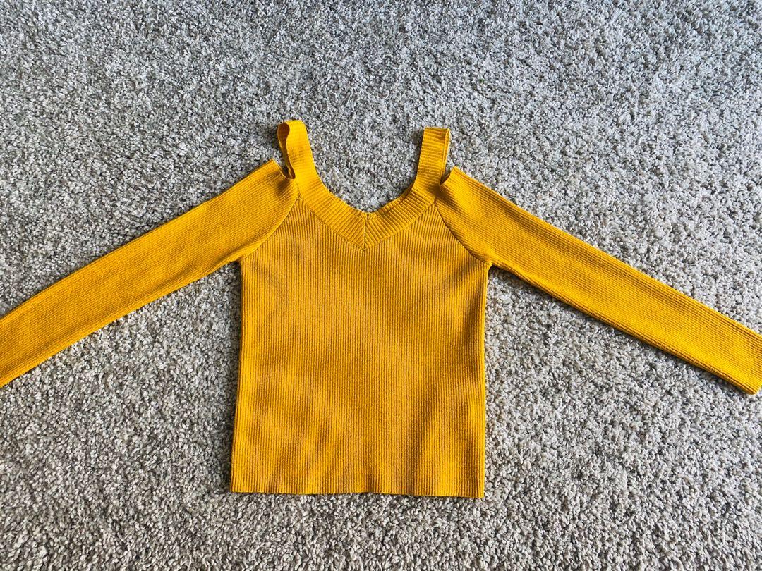 Golden top, Women's Fashion, Tops, Other Tops on Carousell