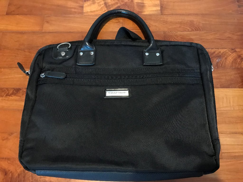 Samsung Laptop Bag, Everything Else on Carousell