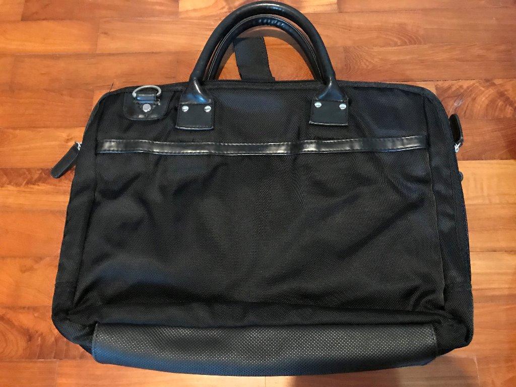 Samsung Laptop Bag, Everything Else on Carousell
