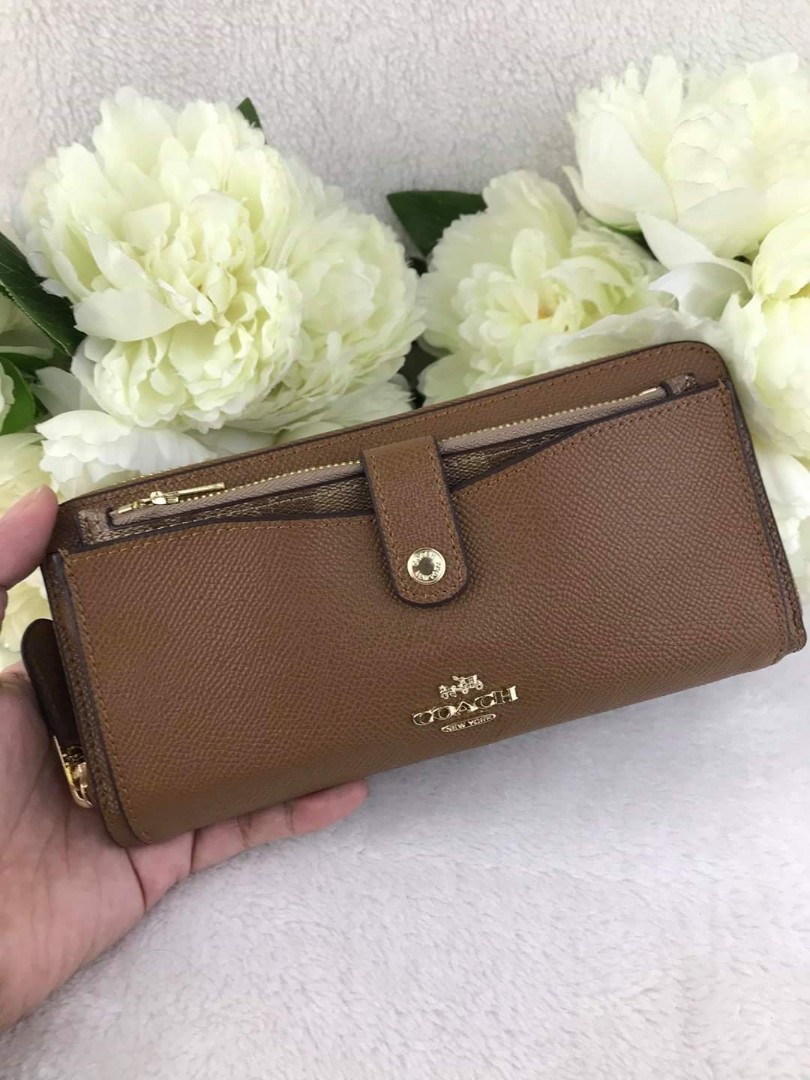 Coach pop out pouch, Women's Fashion, Bags & Wallets, Wallets & Card ...