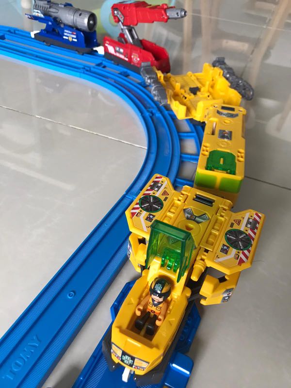 Takara Tomy toy trains - Hyper Builder Powered Liner Hyper Cargo ...