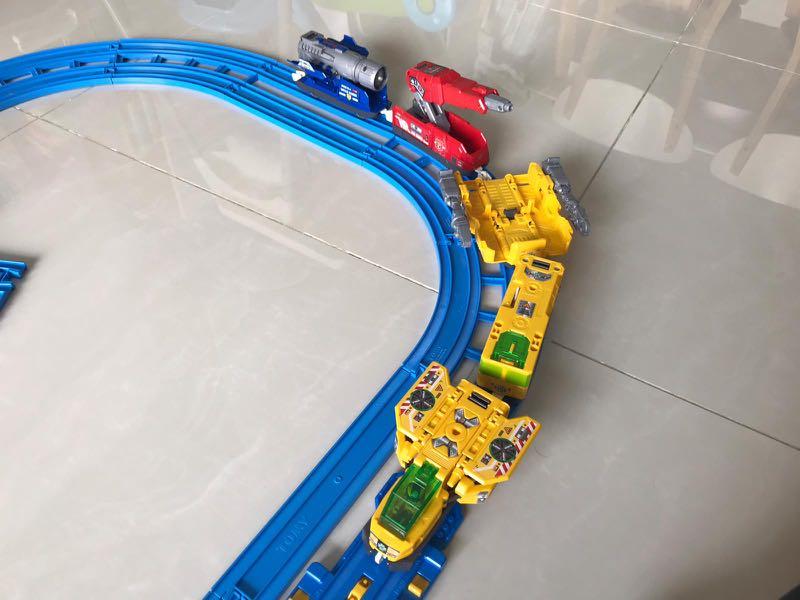 Takara Tomy toy trains - Hyper Builder Powered Liner Hyper Cargo ...