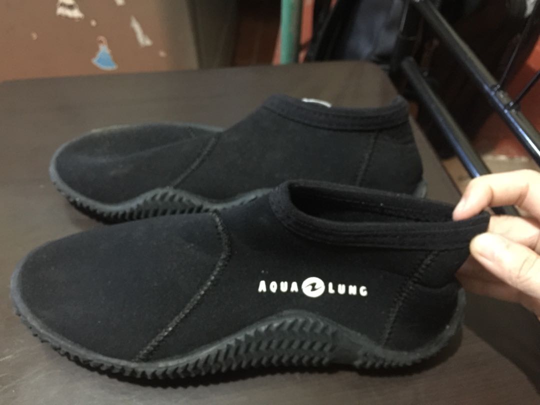 AQUALUNG mint condition diving wetshoes, Sports Equipment, Sports ...