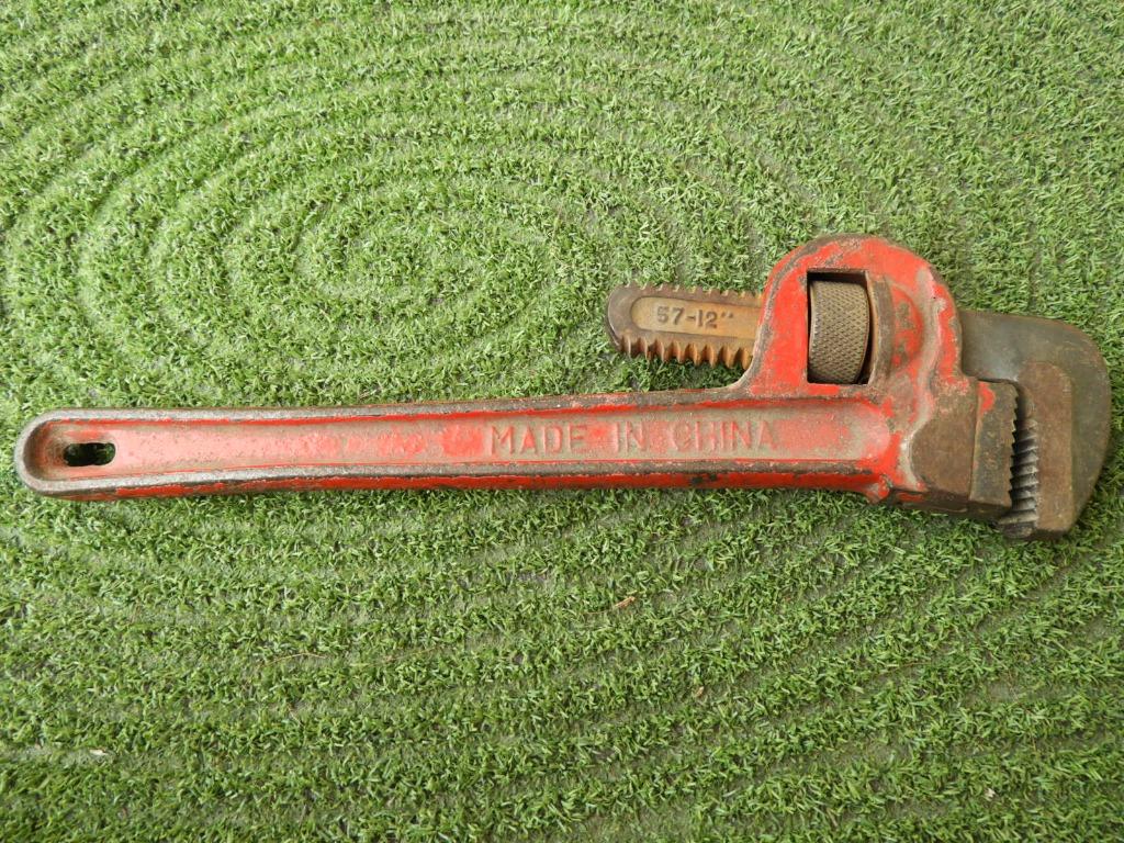 (FREE @ 1200) Pipe Wrench 12" Liyabe Tubo, Commercial & Industrial ...