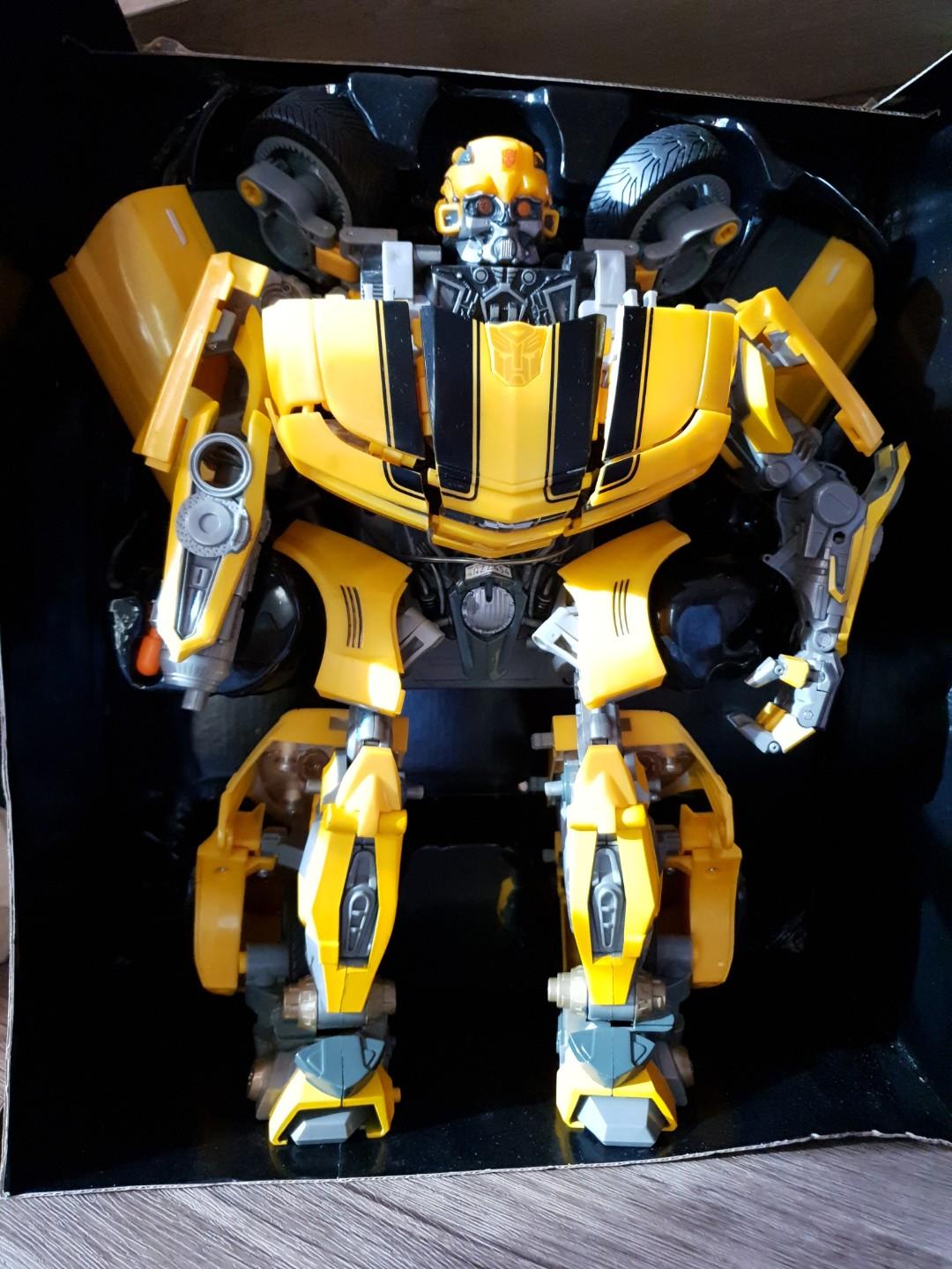 Ultimate Bumblebee (2007)—reactive animatronics., Hobbies & Toys, Toys ...