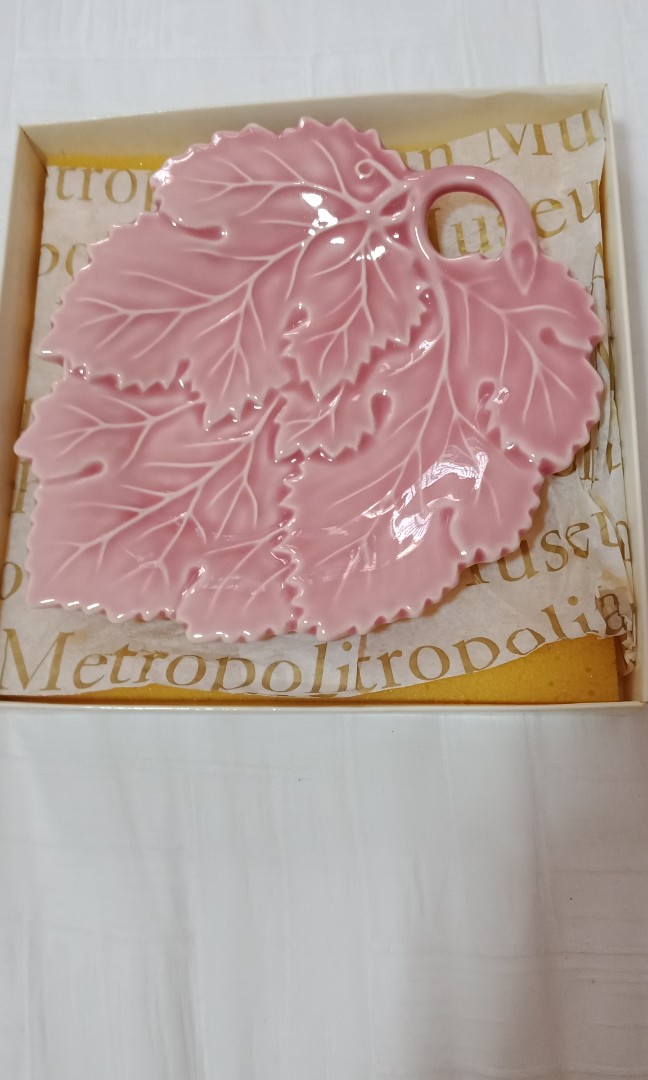 Vintage maple leaf shaped porcelain plate, Women's Fashion, Jewelry ...