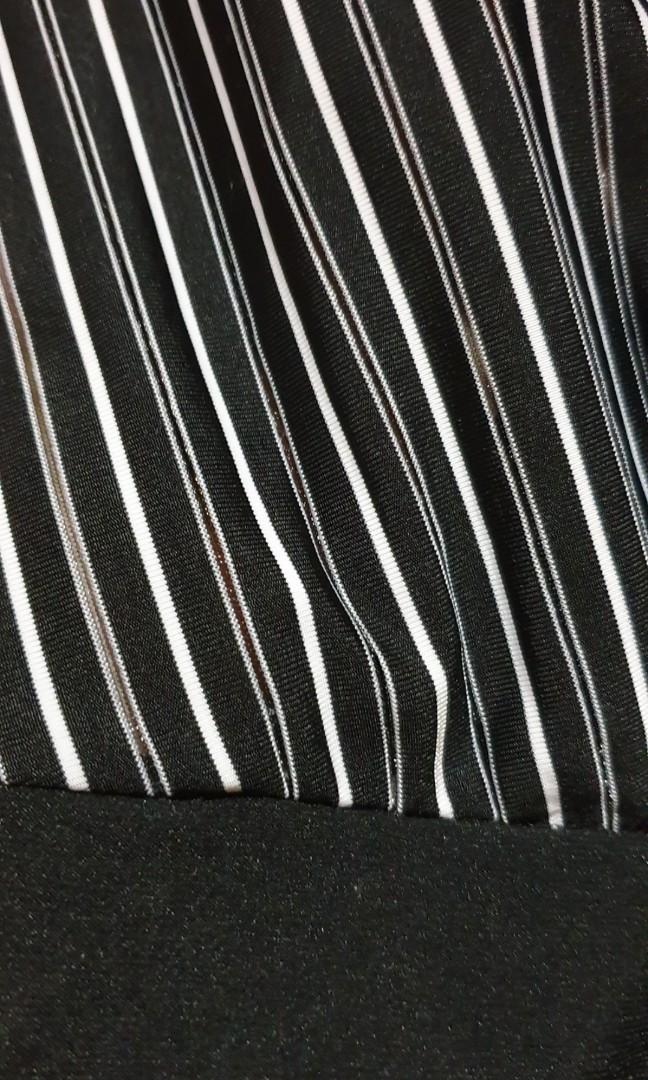 V-line Top, Women's Fashion, Tops, Sleeveless on Carousell