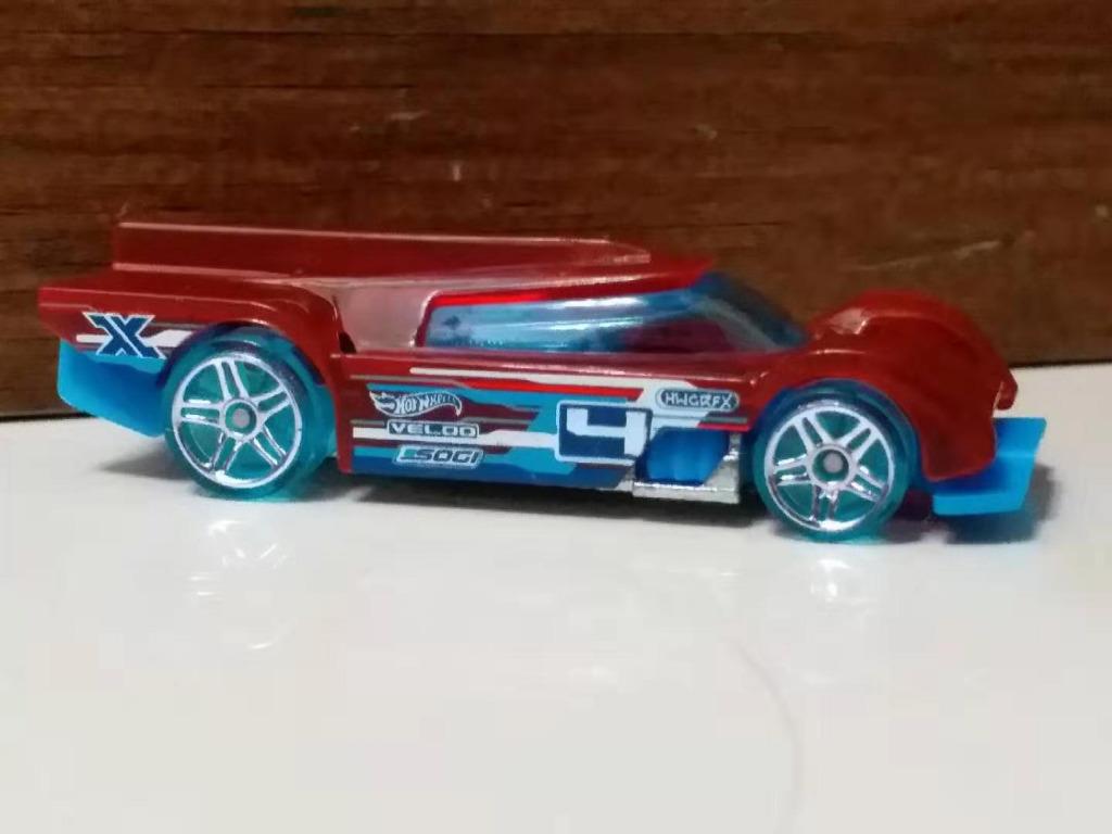 Hot wheels diecast red car, 興趣及遊戲, 玩具 & 遊戲類 - Carousell