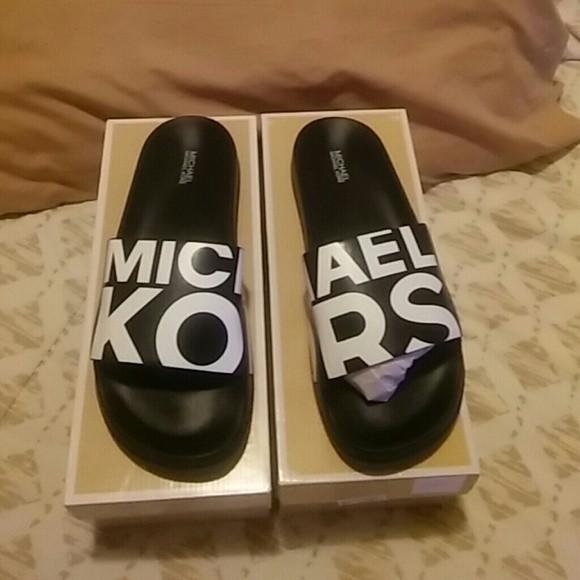 MK sliders Authentic, Women's Fashion, Footwear, Flipflops and Slides ...