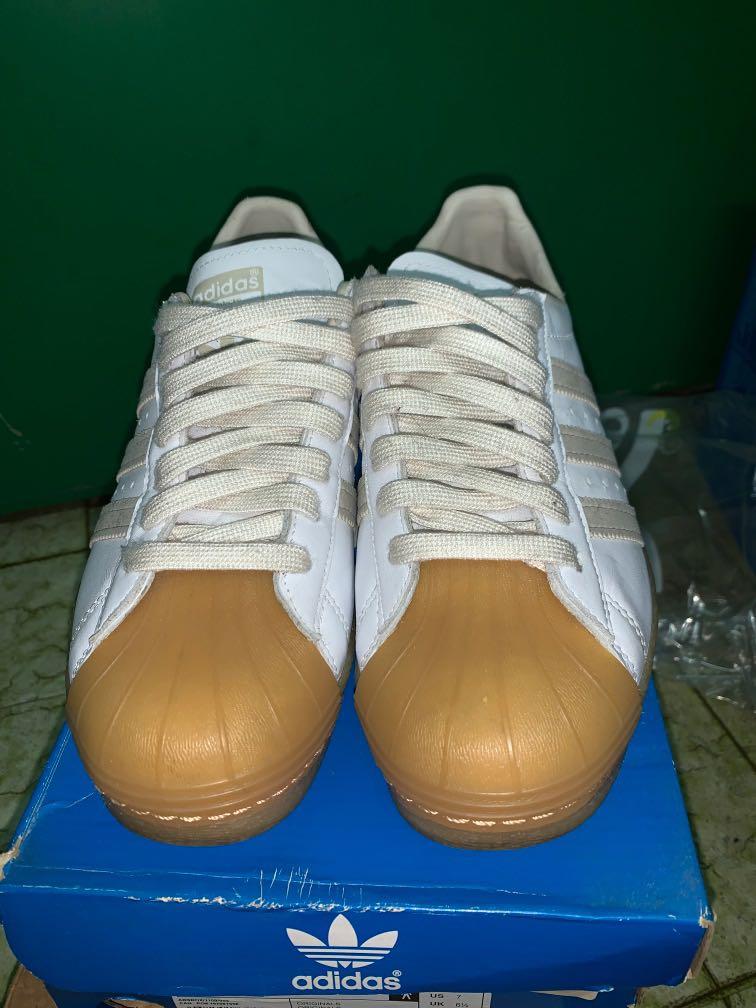 Adidas superstar 80s (gum outsole), 女裝, 鞋, 拖鞋 - Carousell