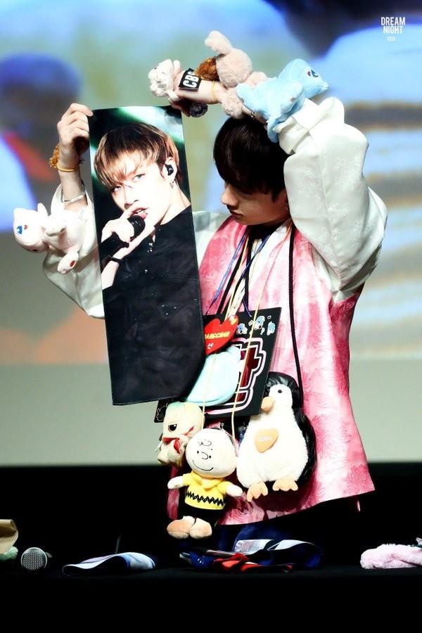 Bang Chan slogan set [official fansite], Hobbies & Toys, Memorabilia ...