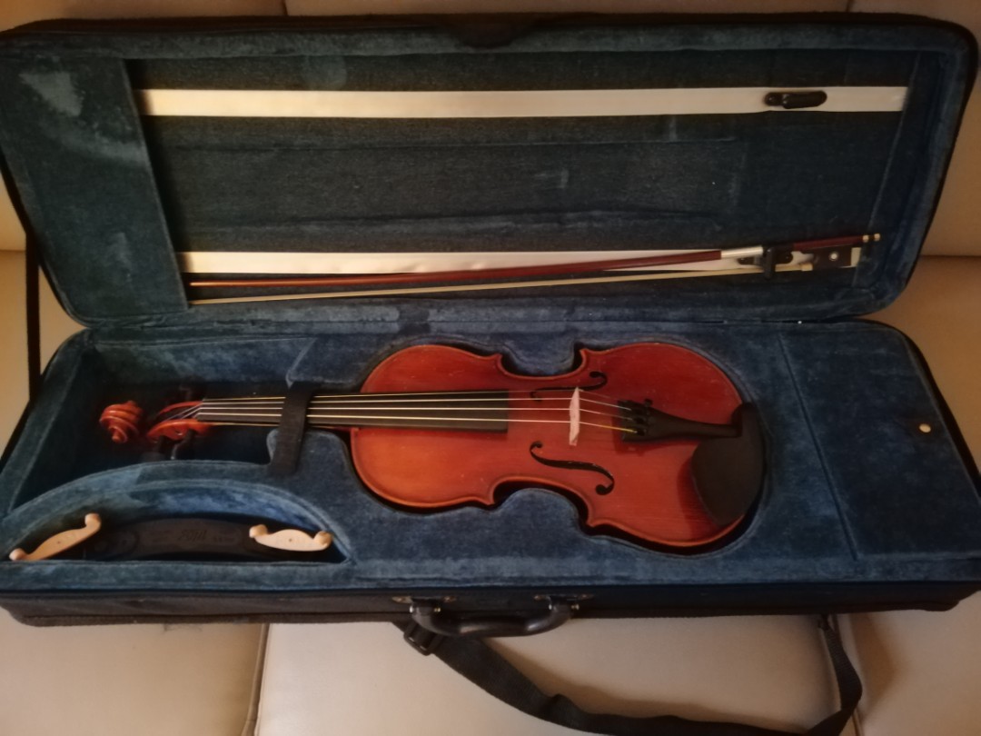Budget violin, Hobbies & Toys, Music & Media, Musical Instruments on ...