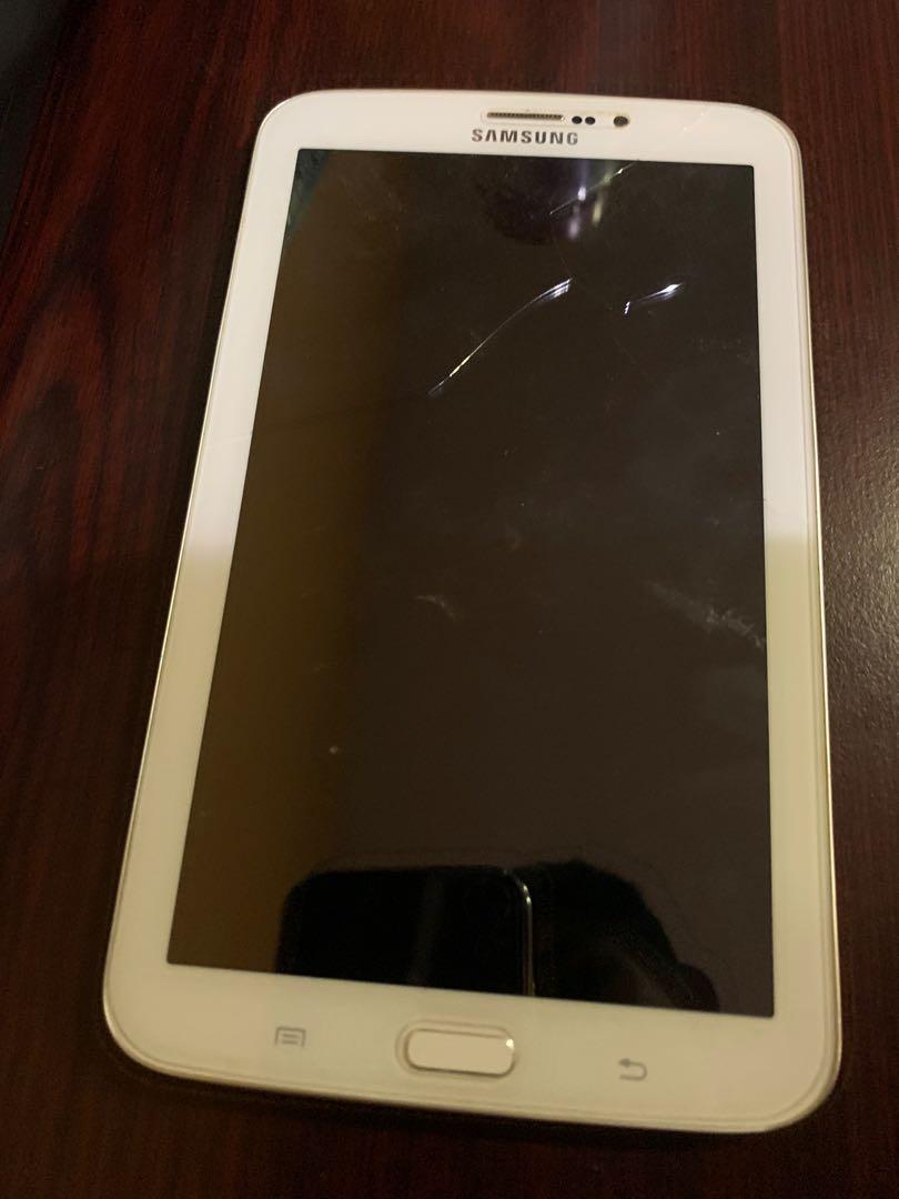 Cracked screen Samsung tablet, Mobile Phones & Gadgets, Tablets ...