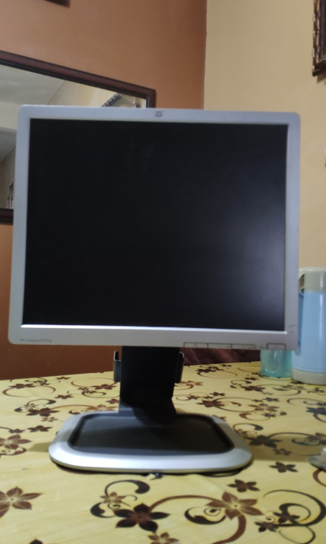 Hp compact LA1951 19-inch, Computers & Tech, Parts & Accessories ...