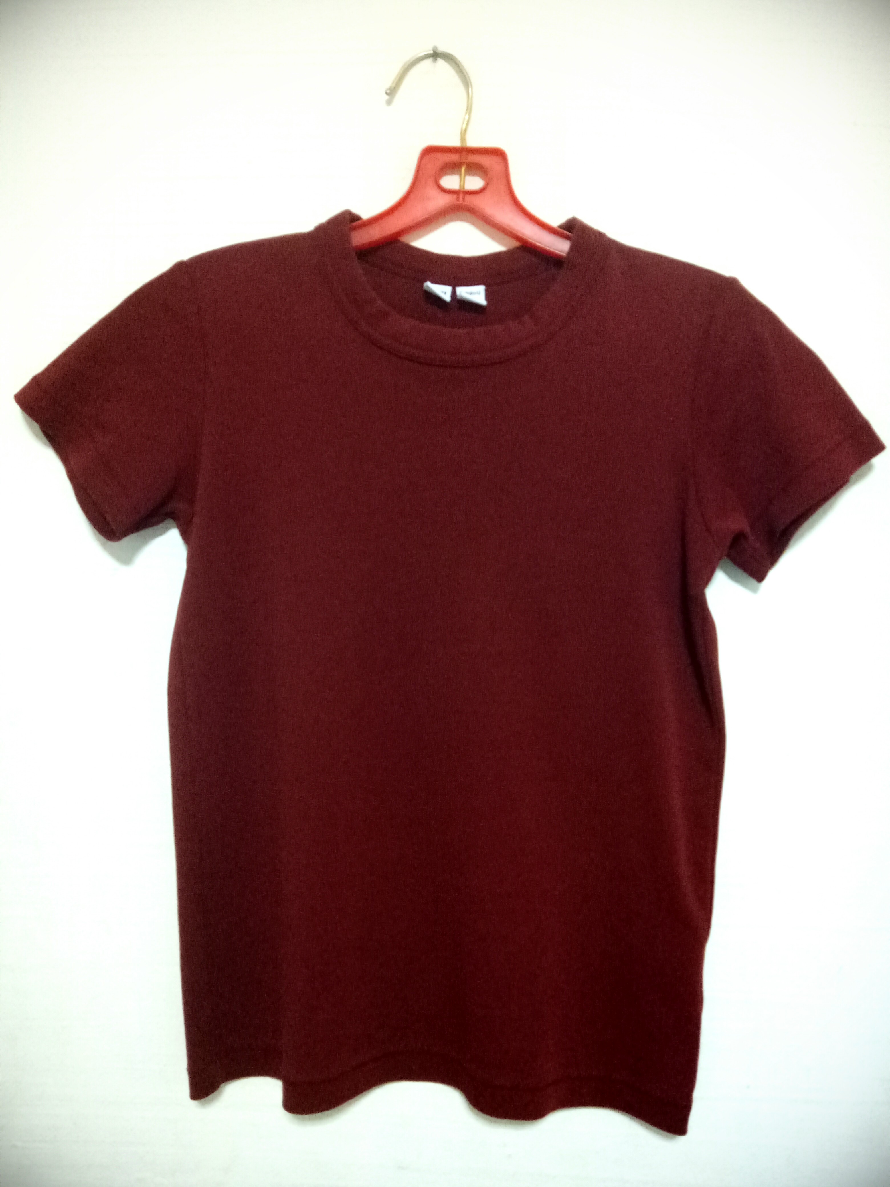 Uniqlo Basic Tee, Women's Fashion, Tops, Shirts on Carousell