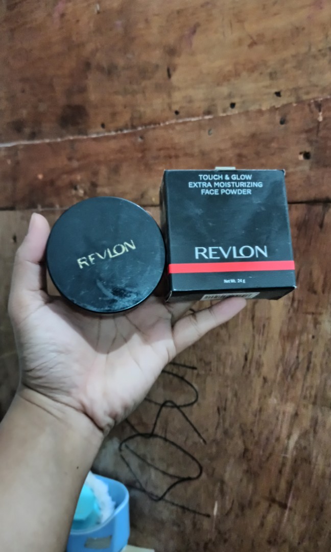 Revlon powder, Kesehatan & Kecantikan, Kulit, Sabun & Tubuh di Carousell